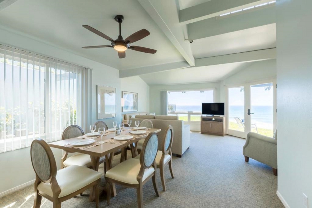 Upscale Wave Crest at Del Mar 2BR Unit with Outside Sitting Area - Hosteeva